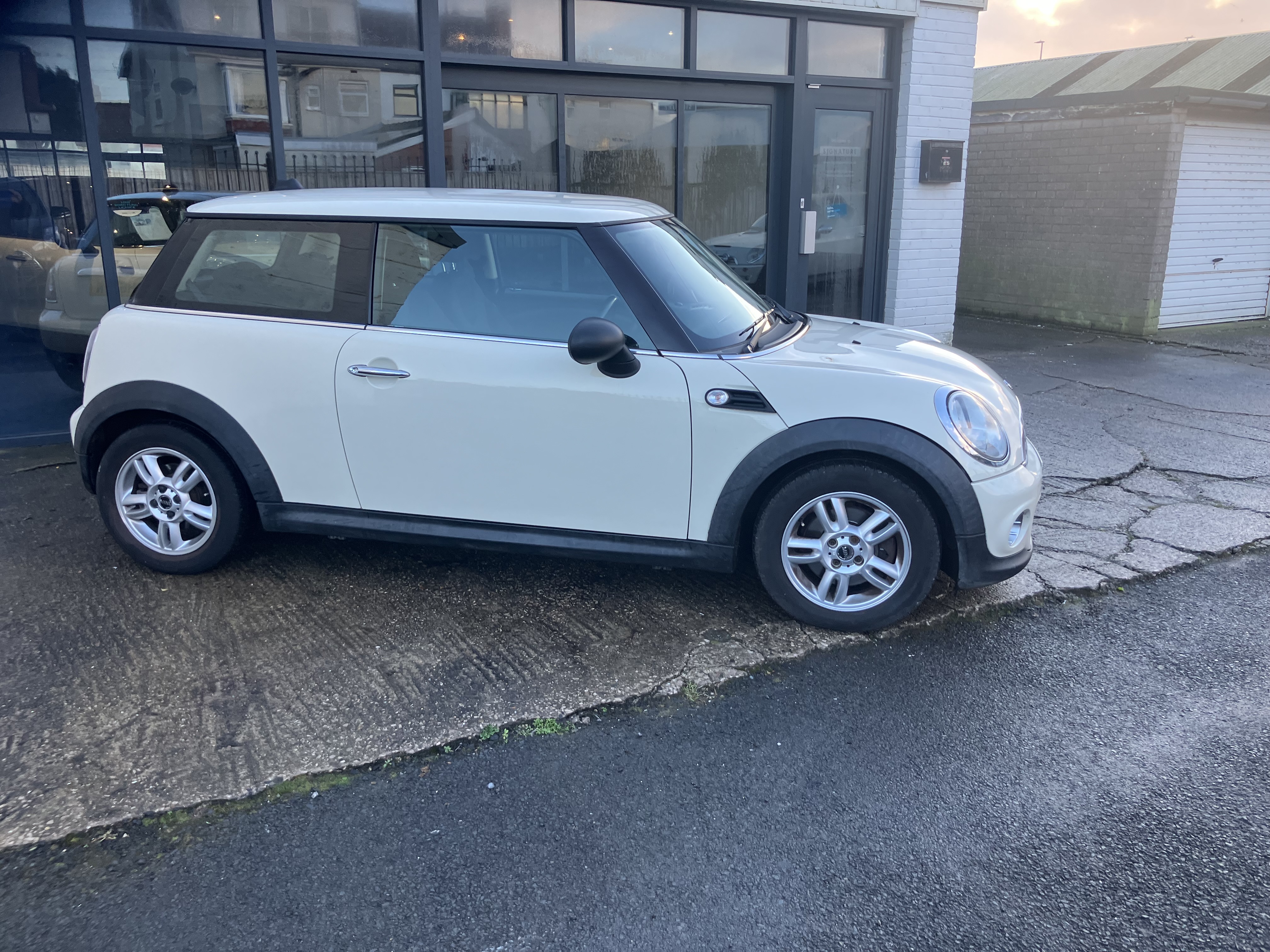 SH61NDN Mini One (Pepper Pack)) • Signature MINI Specialists