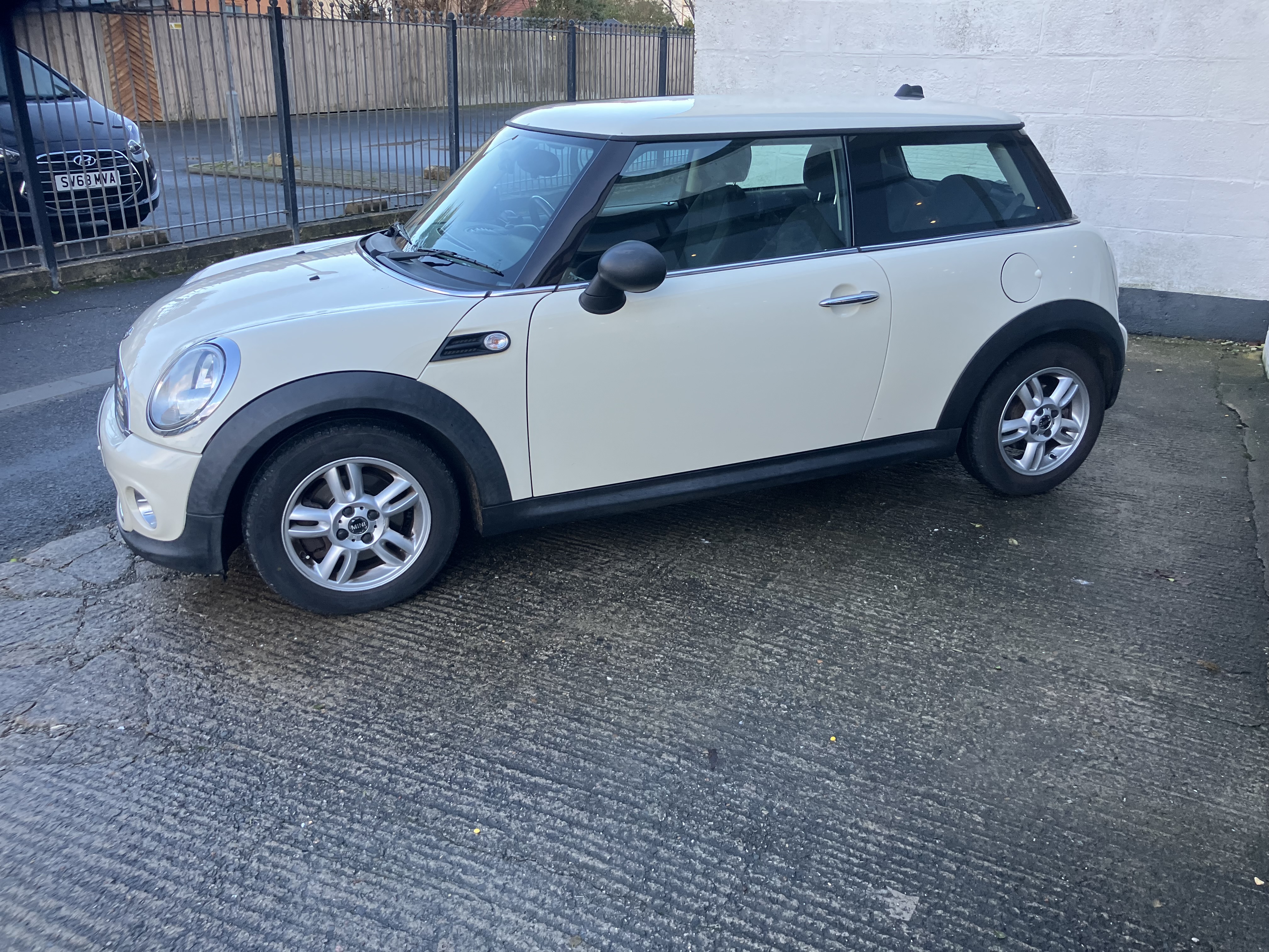 SH61NDN Mini One (Pepper Pack)) • Signature MINI Specialists